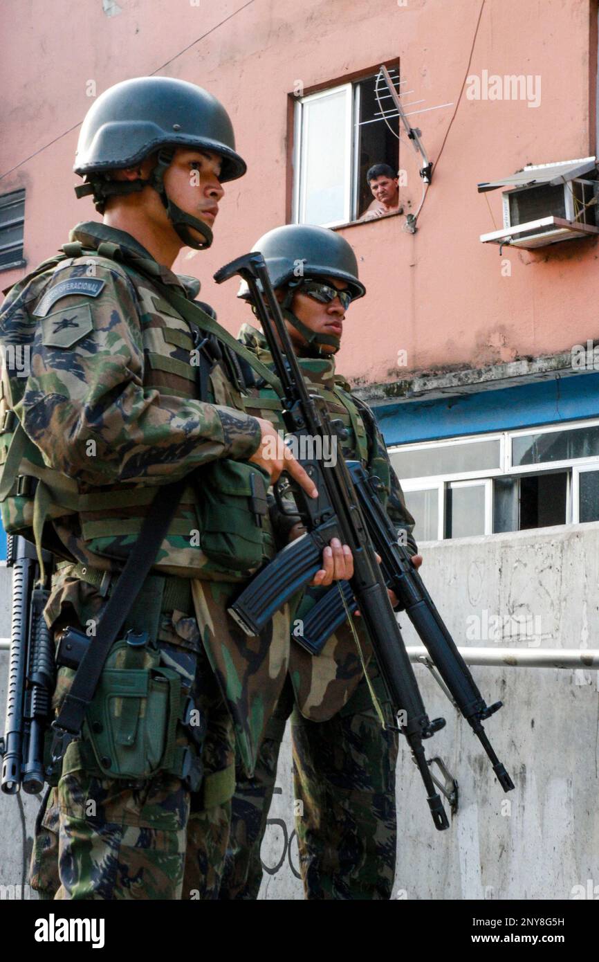 RJ - Rio de Janeiro - 09/22/2017 - Police operation in the favela of ...
