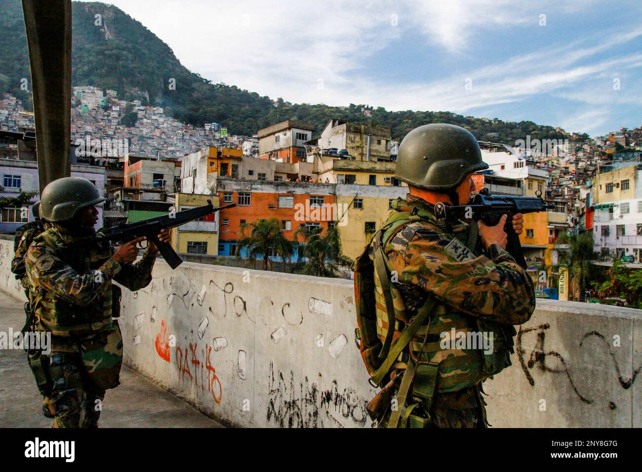 RJ - Rio de Janeiro - 09/22/2017 - Police operation in the favela of ...