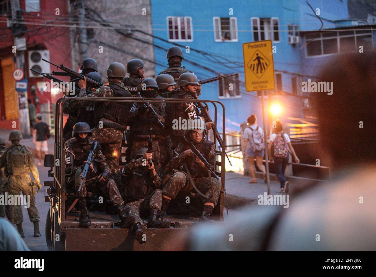 RJ - Rio de Janeiro - 09/22/2017 - Police operation in the favela of ...