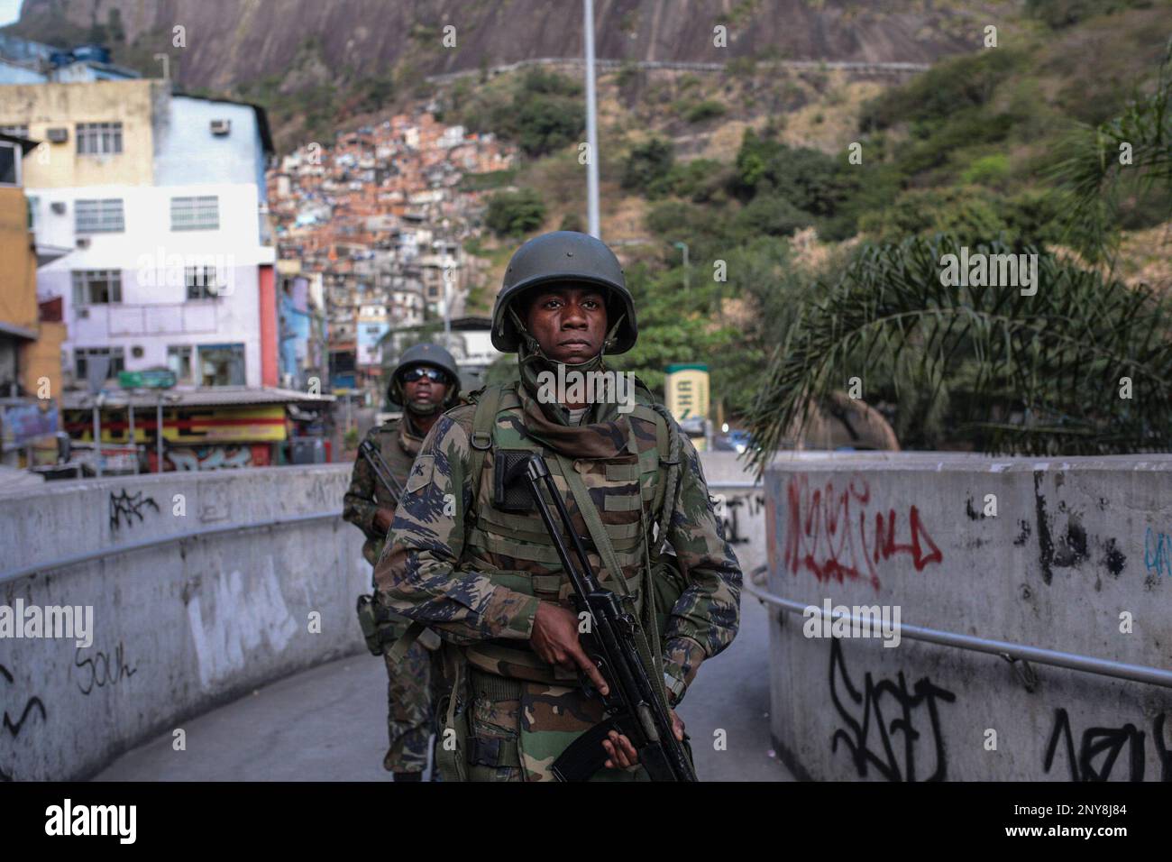 RJ - Rio de Janeiro - 09/22/2017 - Police operation in the favela of ...