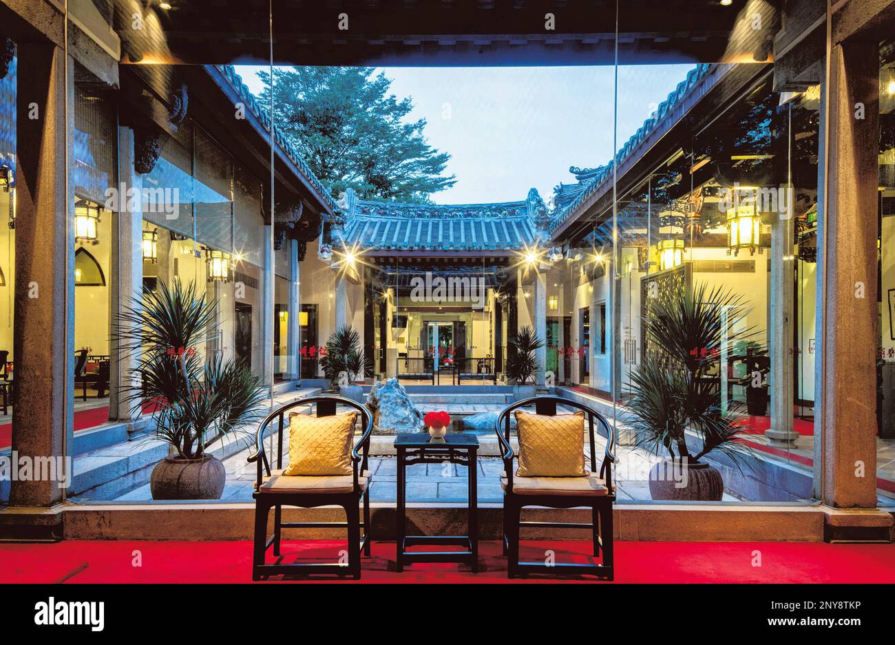The waiting lounge overlooking the courtyard at TCM facility Ming Yi ...