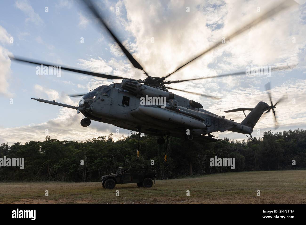 A U.S. Marine Corps CH-53E Super Stallion assigned to Heavy Helicopter ...
