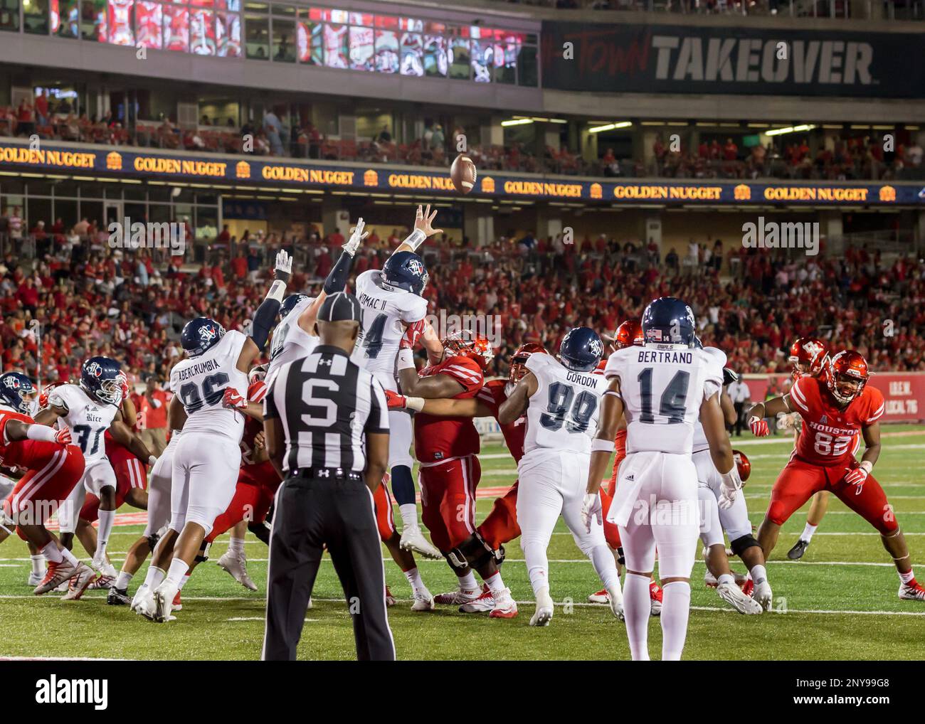 HOUSTON, TX - SEPTEMBER 16: Houston Cougars place kicker Caden Novikoff ...