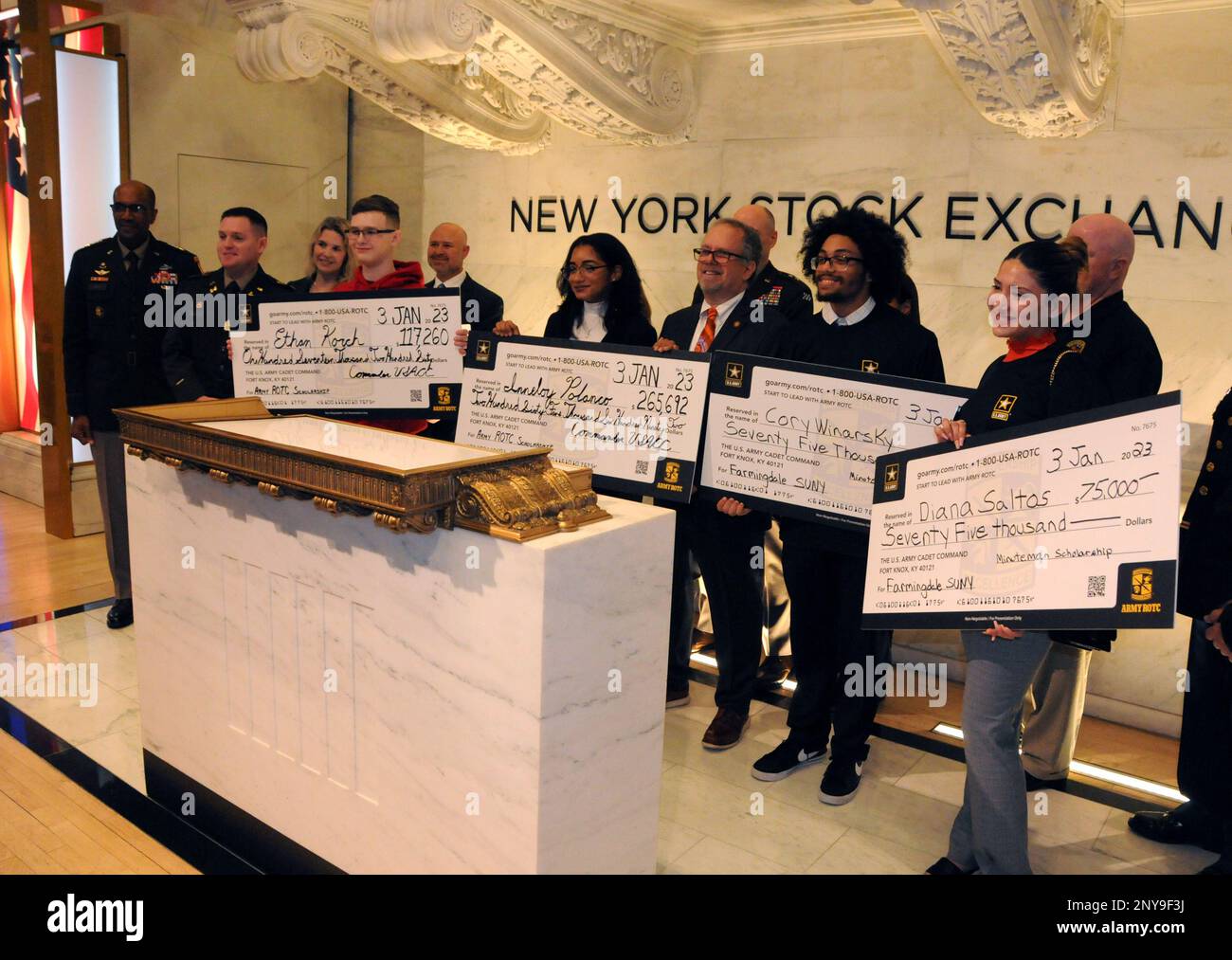 Maj gen gary brito commanding general hi-res stock photography and ...