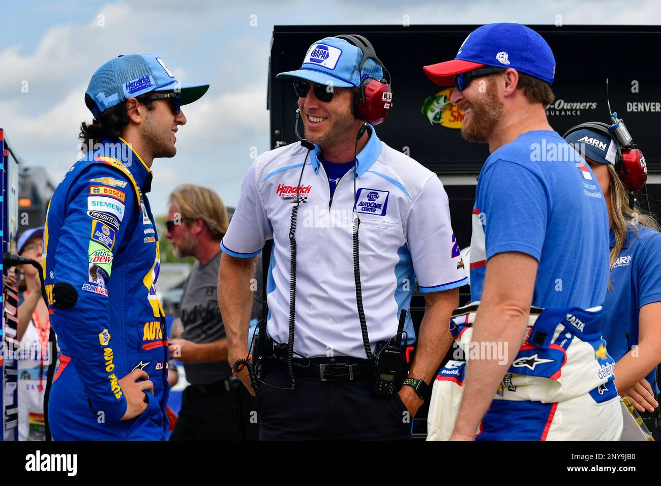 Chase Elliott (left), Hendrick Motorsports, NAPA Auto Parts Throwback ...