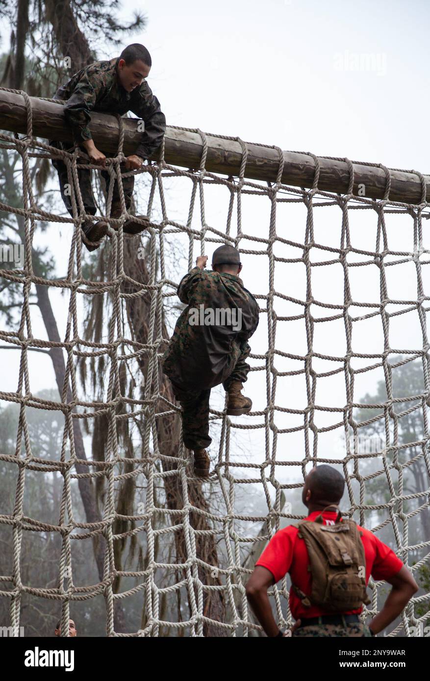 Recruits with Delta Company, 1st Recruit Training Battalion navigate ...