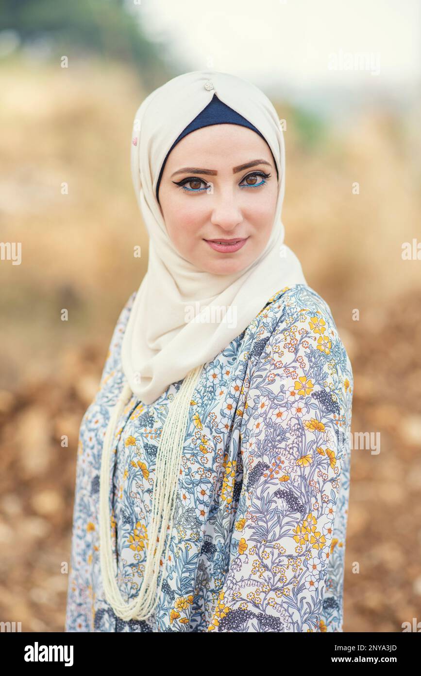 Muslim girl wearing hijab hi-res stock photography and images - Alamy