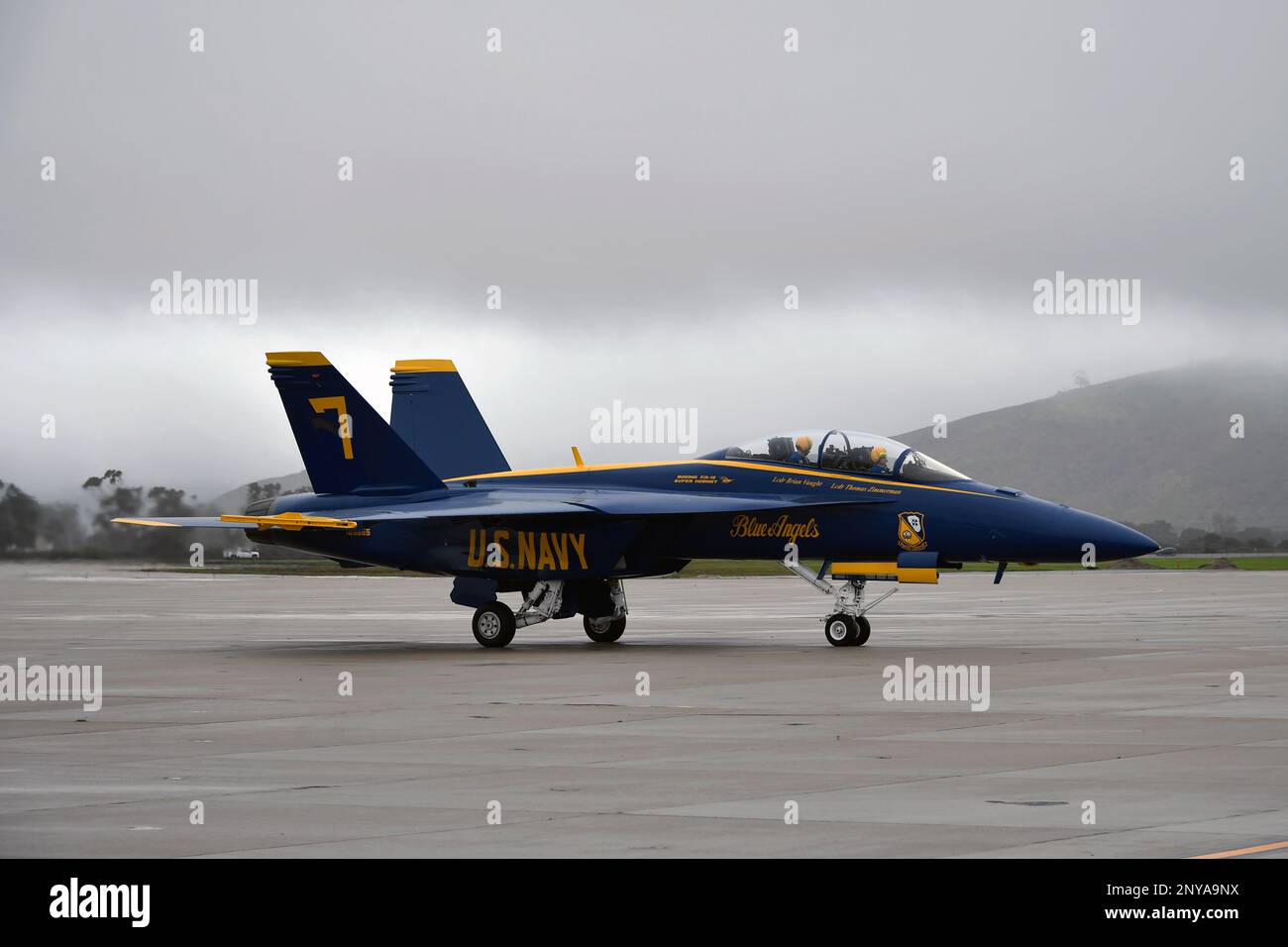 230109-N-AS200-0123 POINT MUGU, Calif. (Jan. 09, 2023) F/A-18 E/F Super ...