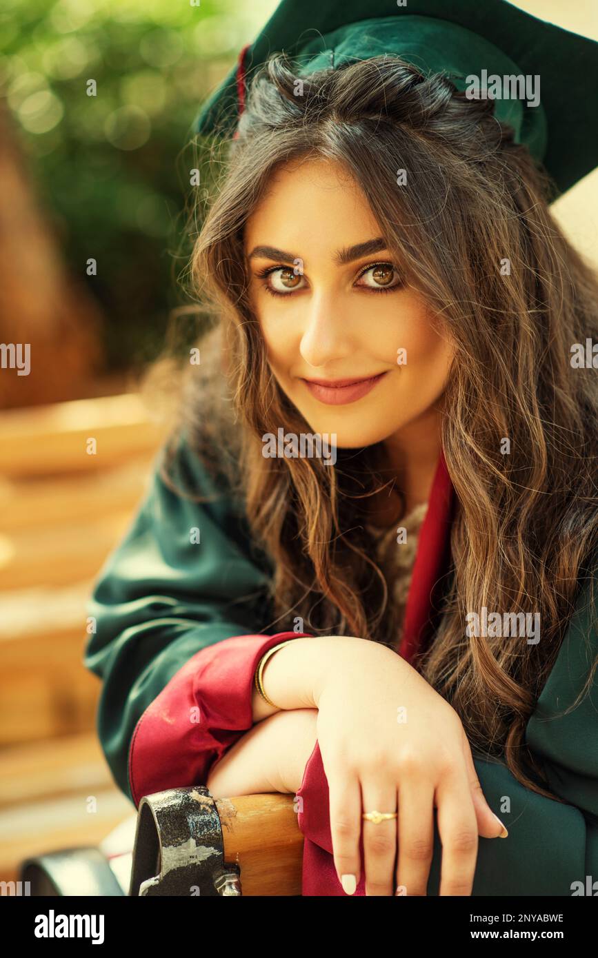 Female graduation cap and gown hi-res stock photography and images - Alamy
