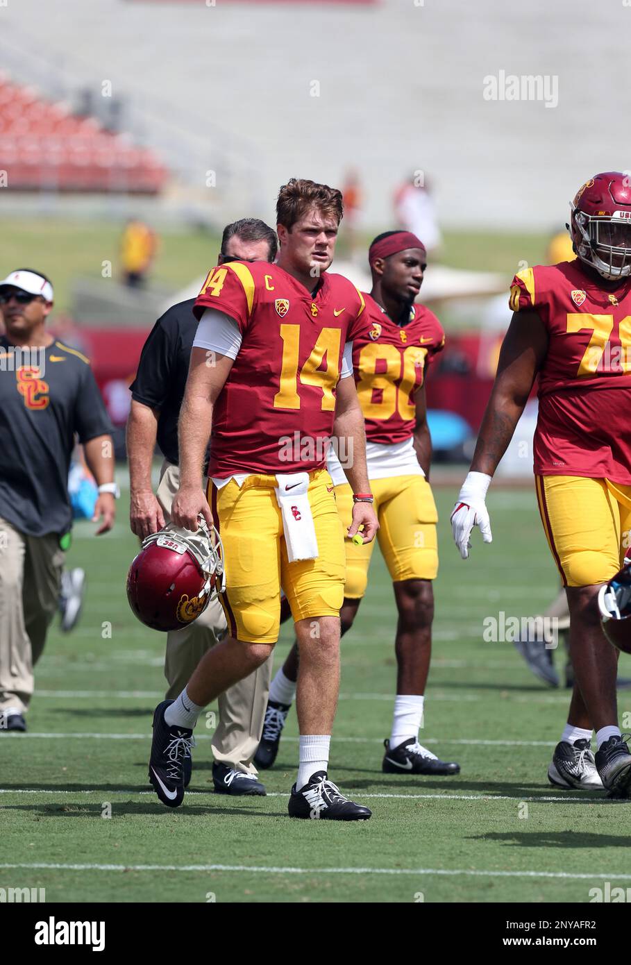 LOS ANGELES, CA - SEPTEMBER 02: USC Trojans quarterback Sam Darnold #14 ...