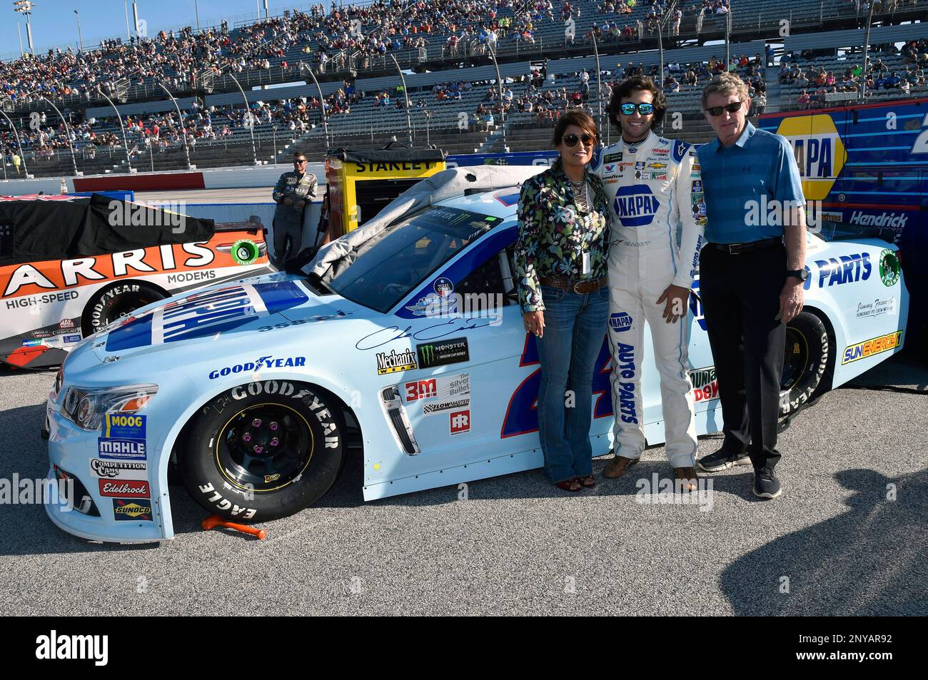 Chase Elliott (24) and parents Bill and Cindy Elliott during the NASCAR ...