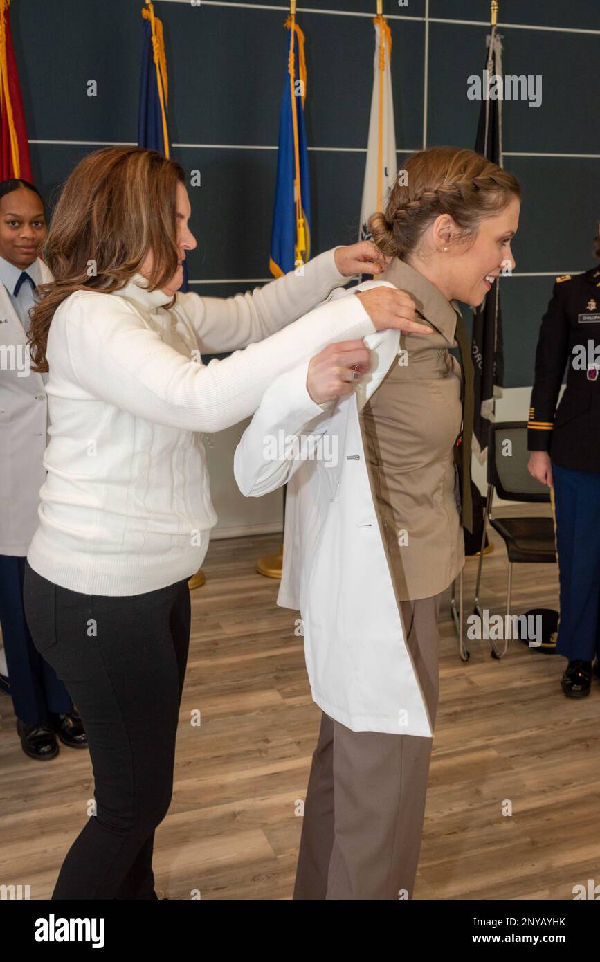 U.S. Army 1st. Lt. LeAnn Penn U.S. Coast graduated as physician ...