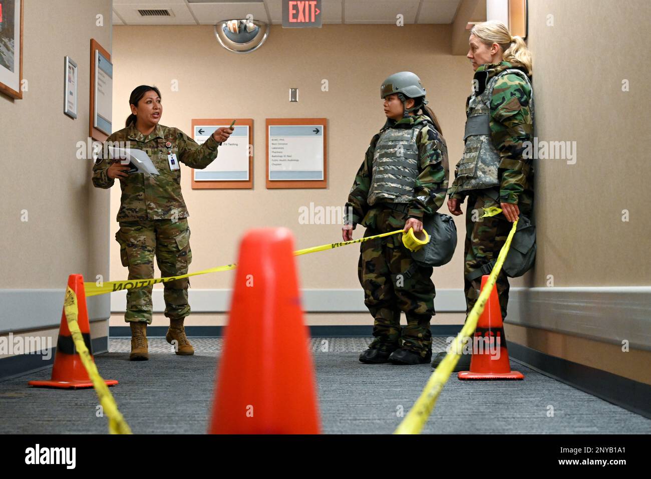 Airmen guidance hi-res stock photography and images - Alamy