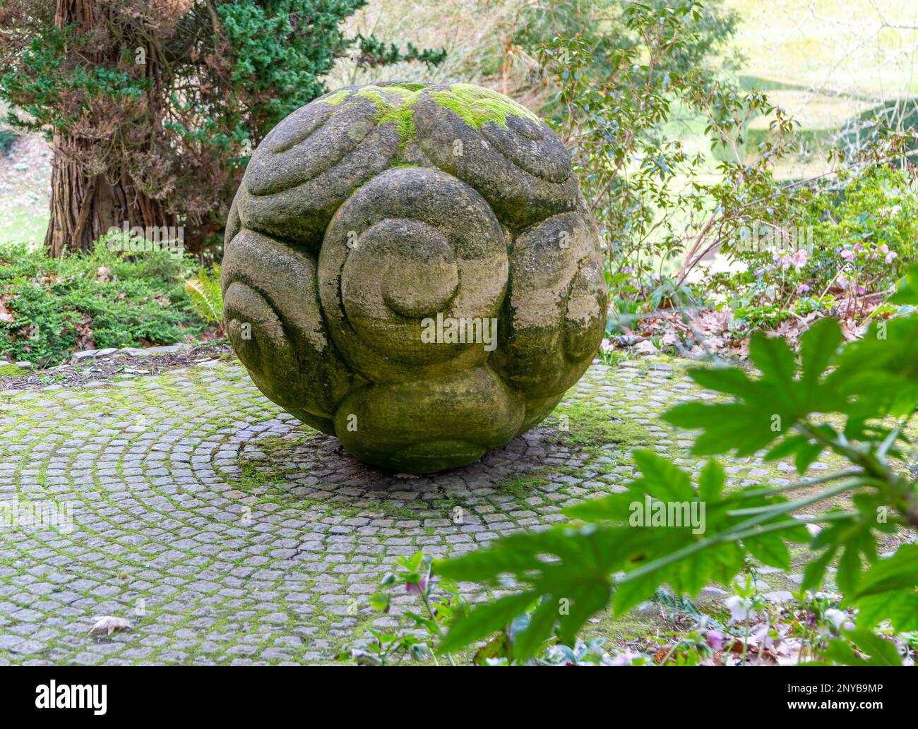 'Jacob's Pillar' sculpture by Peter Randall Page 2005 in garden ...