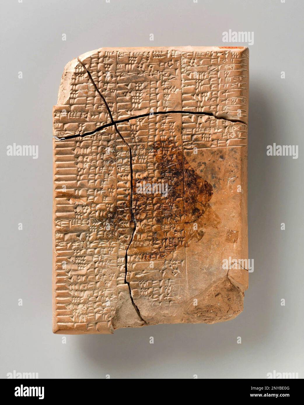 Ancient cuneiform tablet hi-res stock photography and images - Alamy