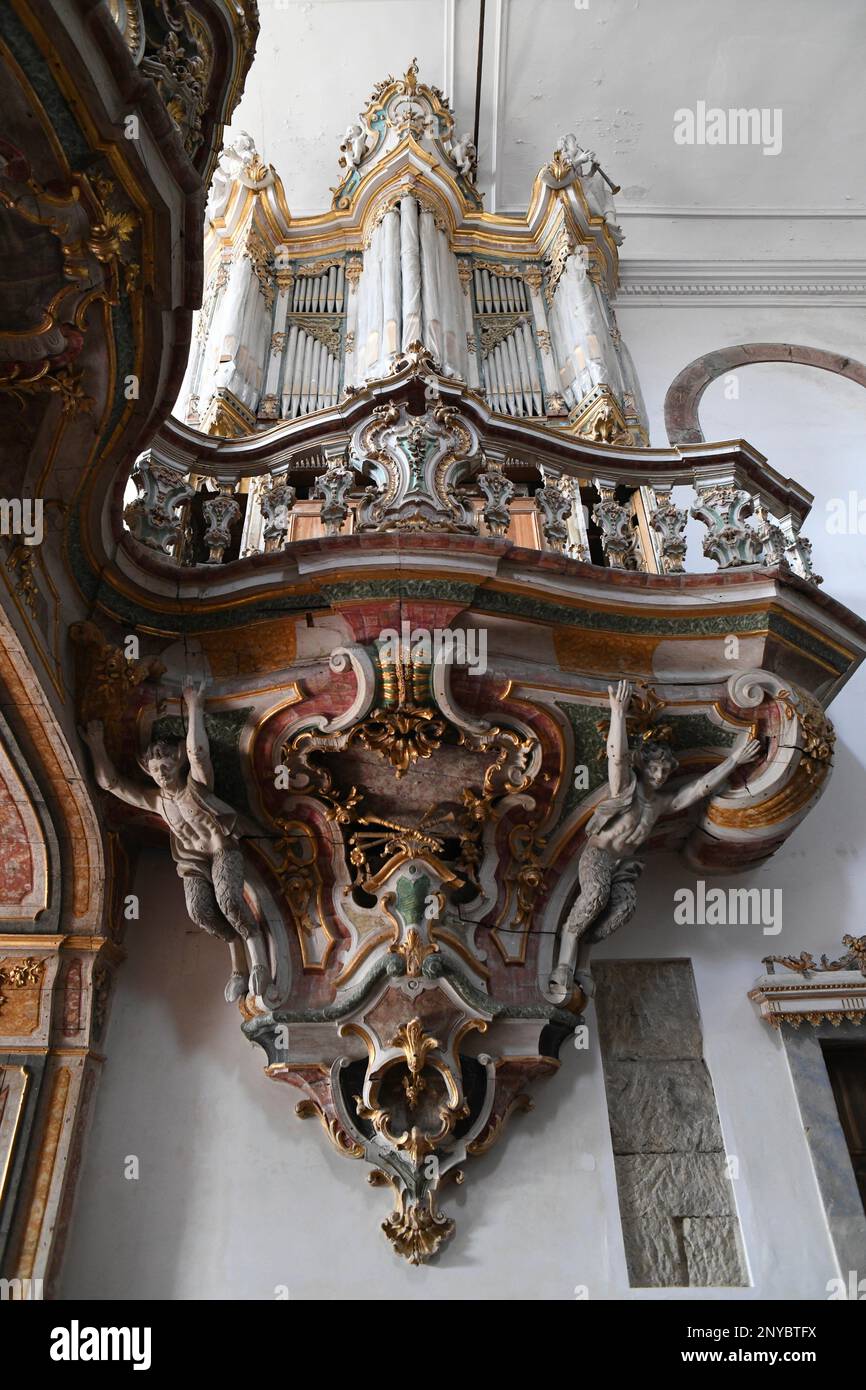 String Design Pipe Organ