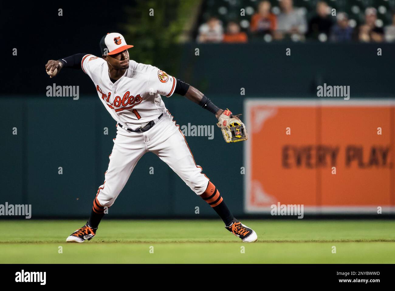 August 28, 2017: Baltimore Orioles shortstop Tim Beckham (1) throws to ...