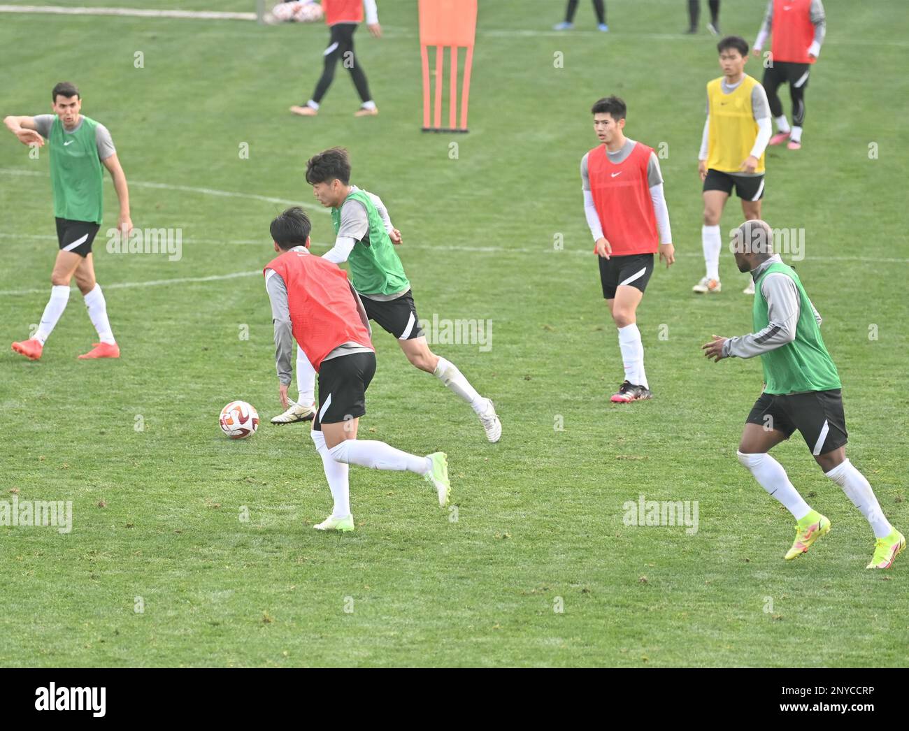Chengdu Rongcheng Football Club conducts the training to prepare for ...