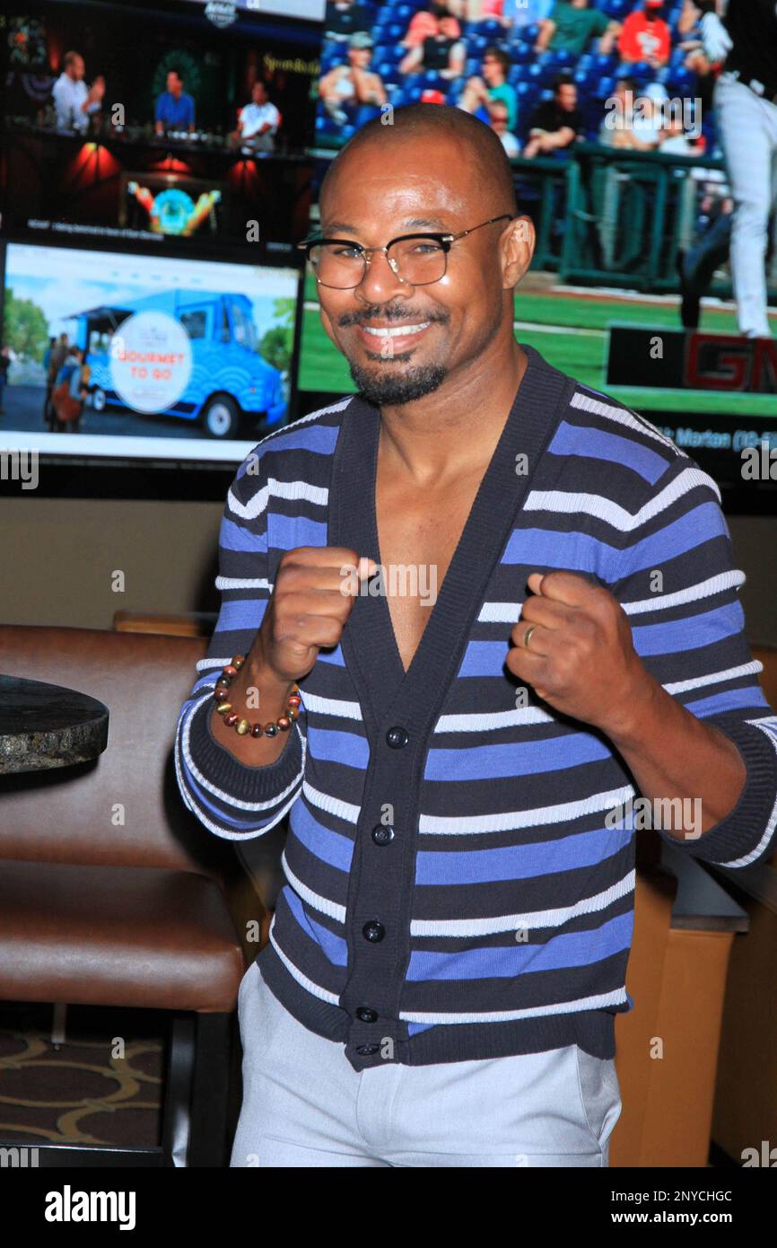 Photo by: Raoul Gatchalian/STAR MAX/IPx8/22/17Boxing Champ "SUGAR ...