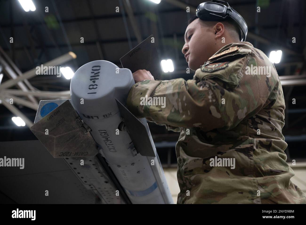 Senior Airman Ivan Caraballo, 35th Fighter Generation Squadron load ...