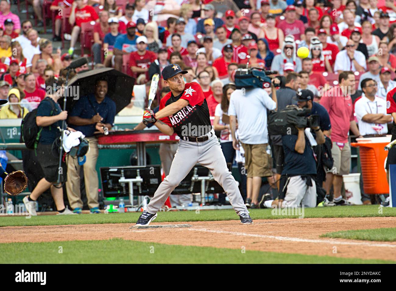 Country singer Justin Moore plays in the MLB All-Star Legends and ...