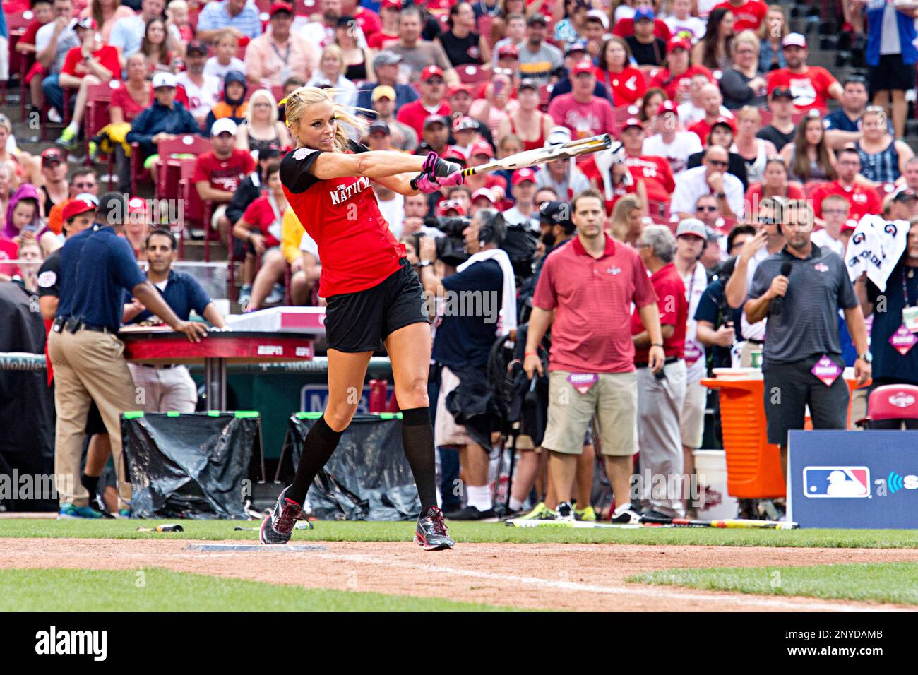 Softball player Jennie Finch plays in the MLB All-Star Legends and ...