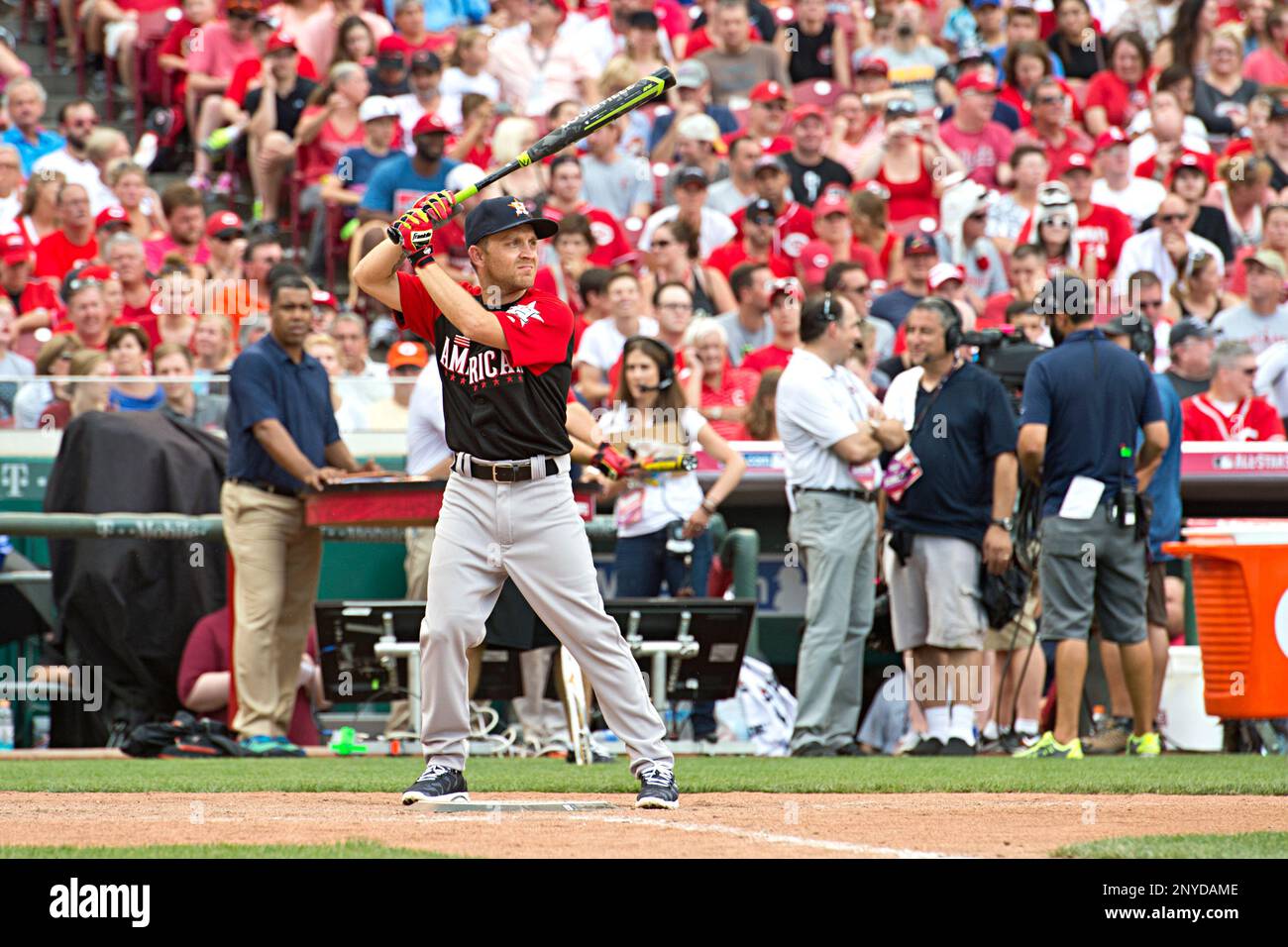 Country singer Justin Moore plays in the MLB All-Star Legends and ...