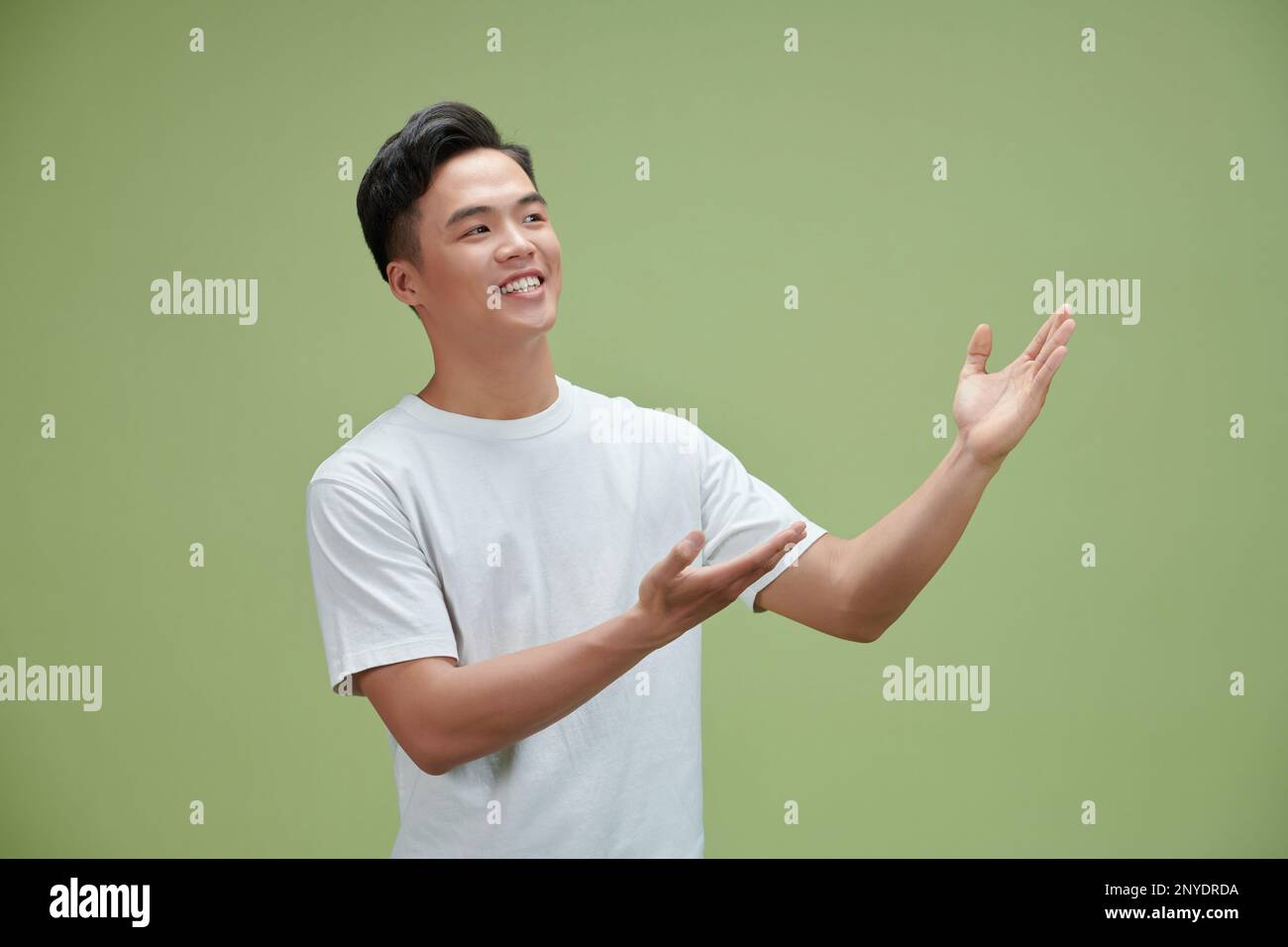 Hands presenting hi-res stock photography and images - Alamy