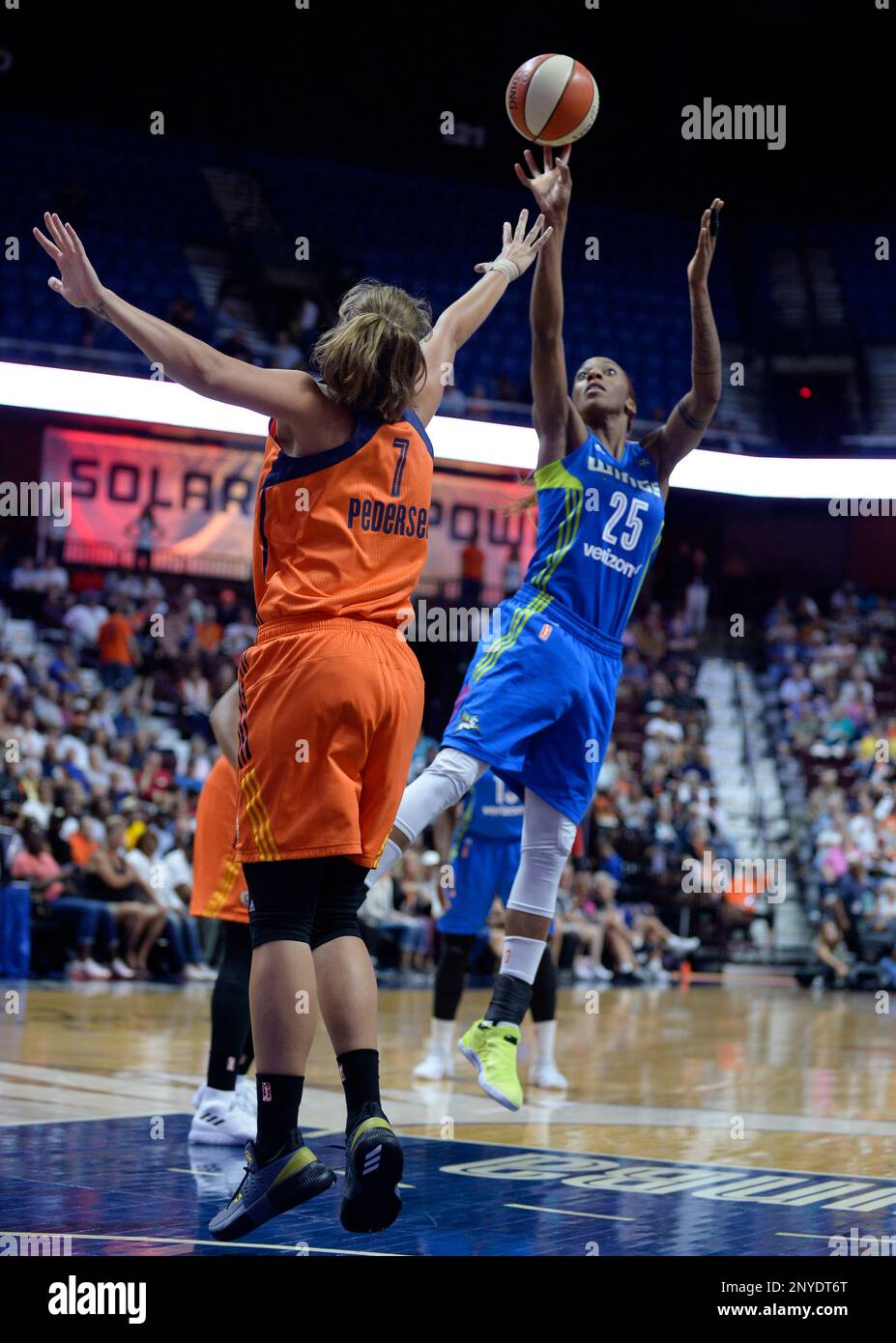 UNCASVILLE, CT - AUGUST 12: Dallas Wings Forward Glory Johnson (25 ...