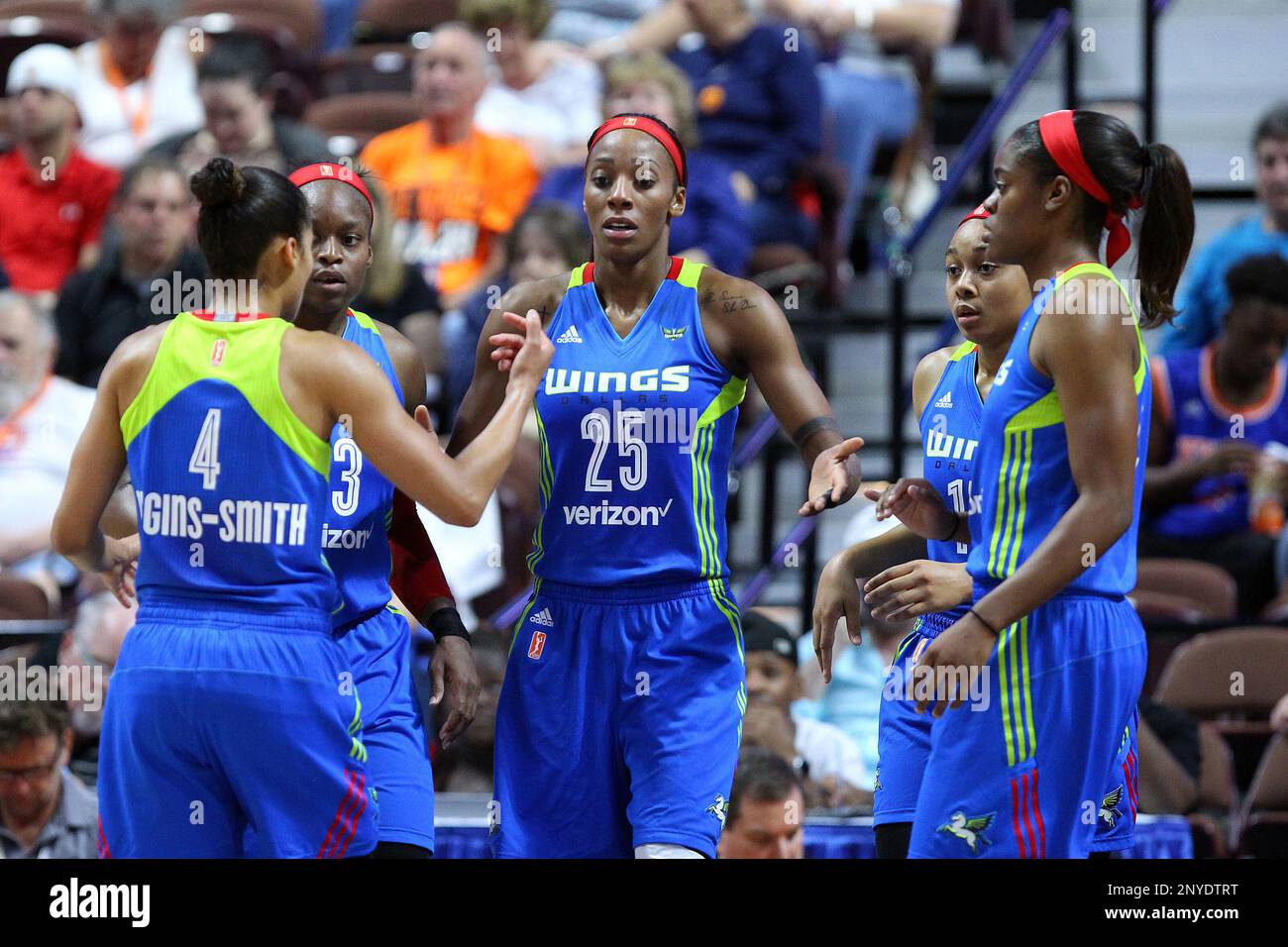 UNCASVILLE, CT - AUGUST 12: Dallas Wings forward Glory Johnson (25 ...