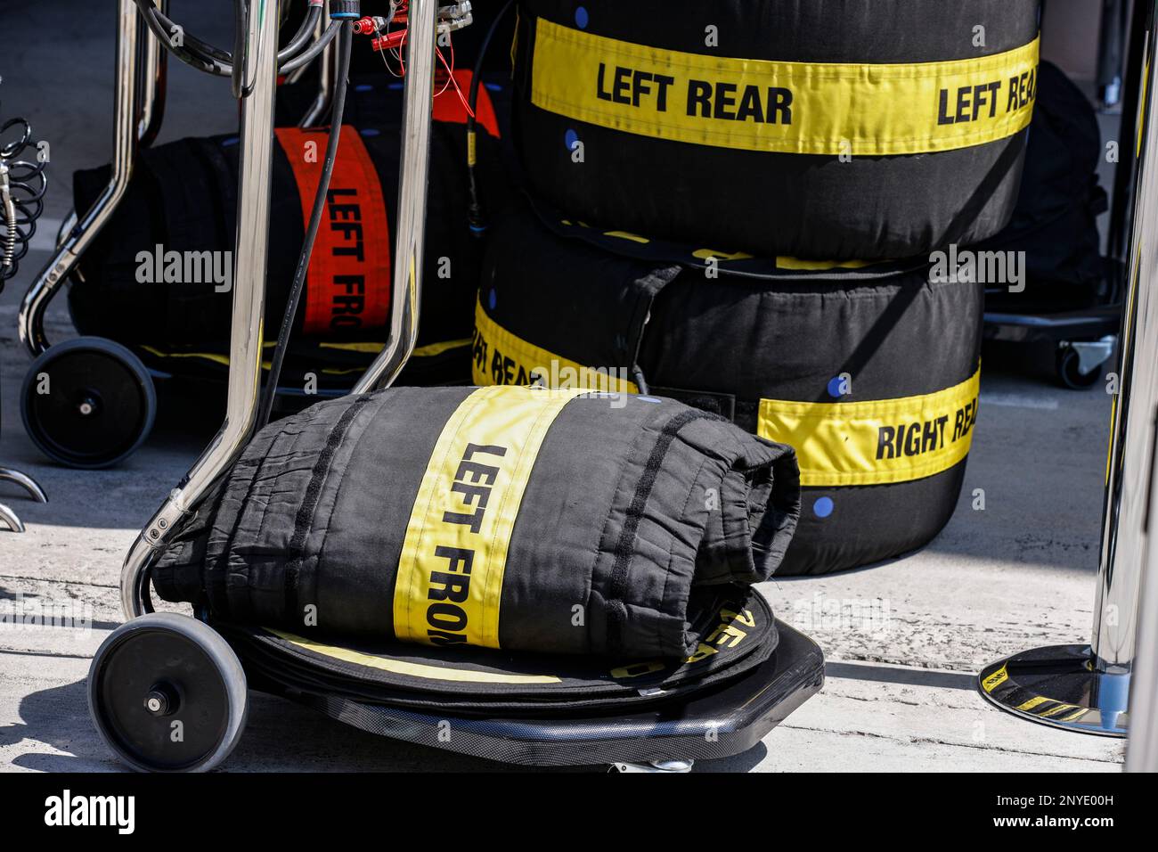 Tyre blankets f1 hi-res stock photography and images - Alamy
