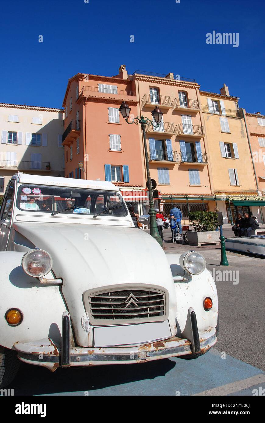 Citröen 2cv, white vintage car at port in Saint-Tropez Stock Photo - Alamy