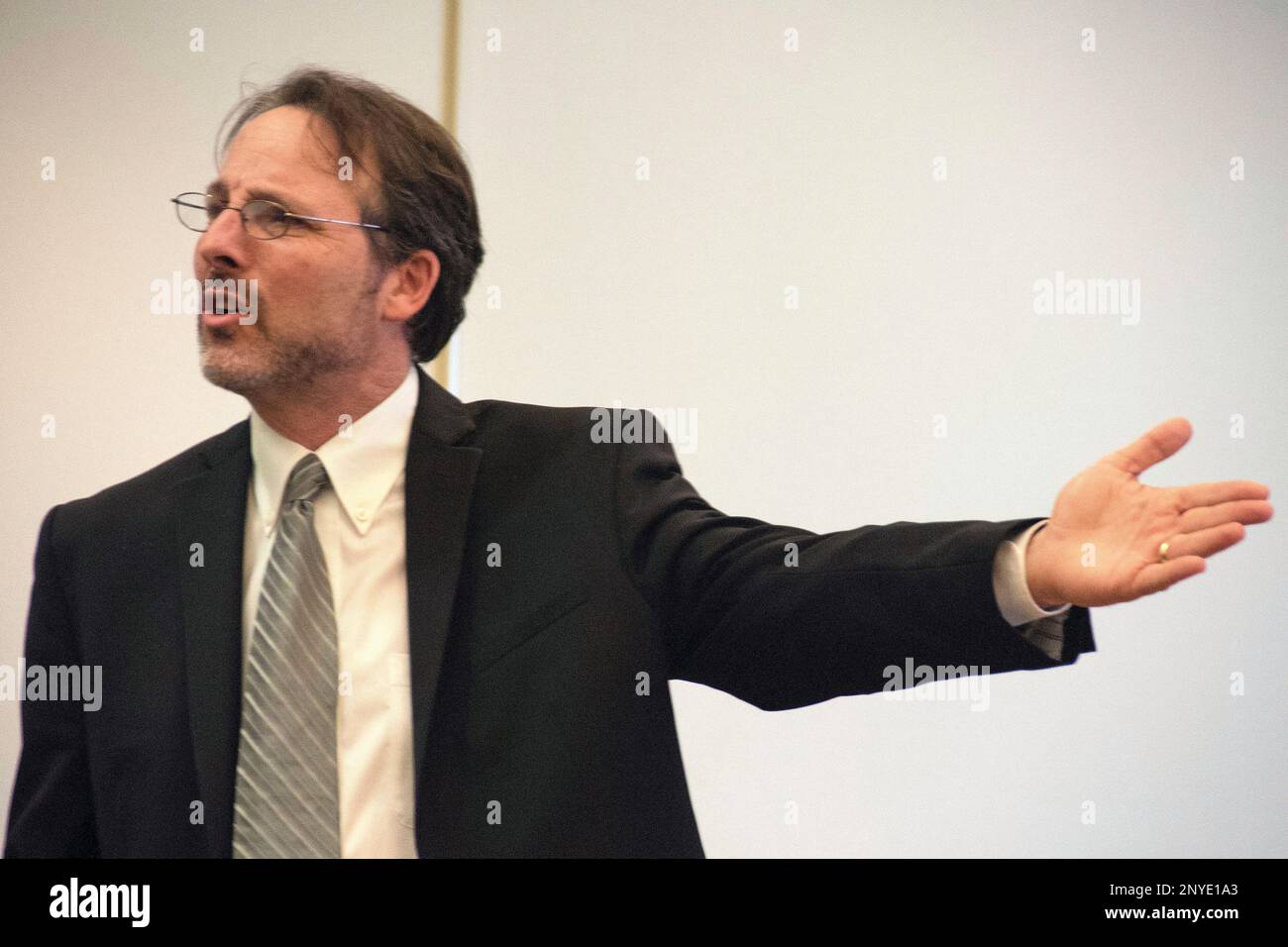 Orange County Public defender Scott Sanders makes his final arguments ...