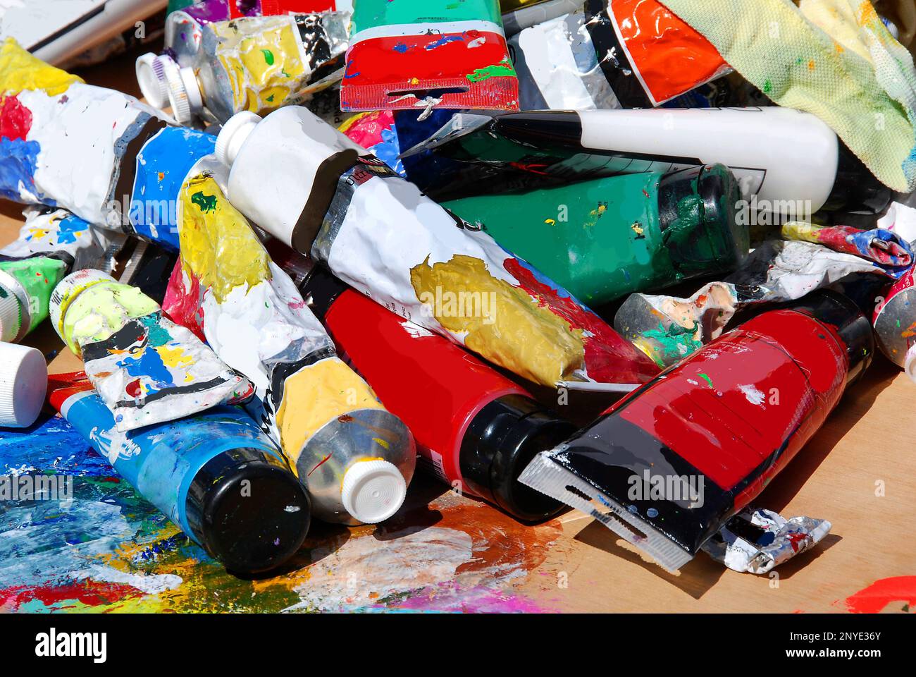 Acrylic paint school supplies hi-res stock photography and images - Alamy