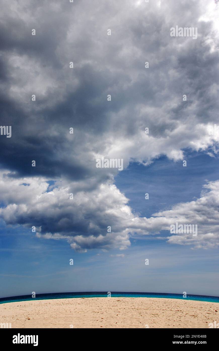 Cloudy sky beach hi-res stock photography and images - Alamy