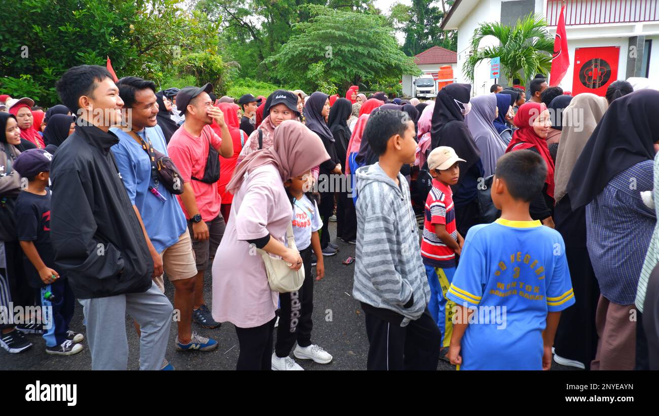 The Leisure Activities Of The City Residents Muntok On The Street In ...