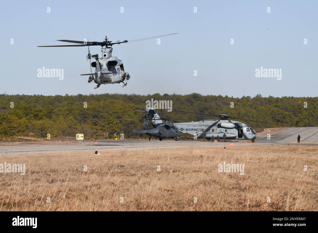 A U.S. Marine Corps UH-1Y Venom assigned to Marine Light Attack ...