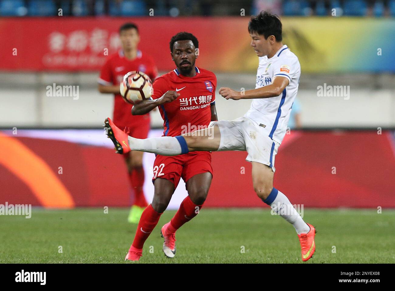 Brazilian football player Fernandinho, left, of Chongqing Dangdai Lifan ...