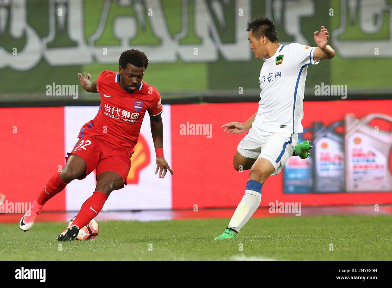 Brazilian football player Fernandinho, left, of Chongqing Dangdai Lifan ...