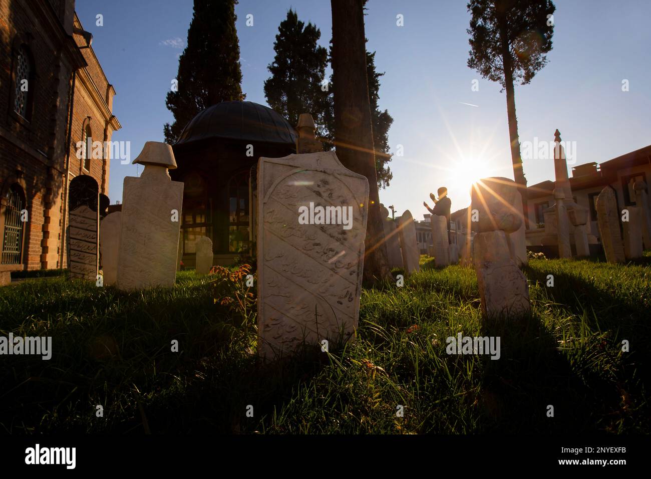 Prayer for the dead moslem hi-res stock photography and images - Alamy