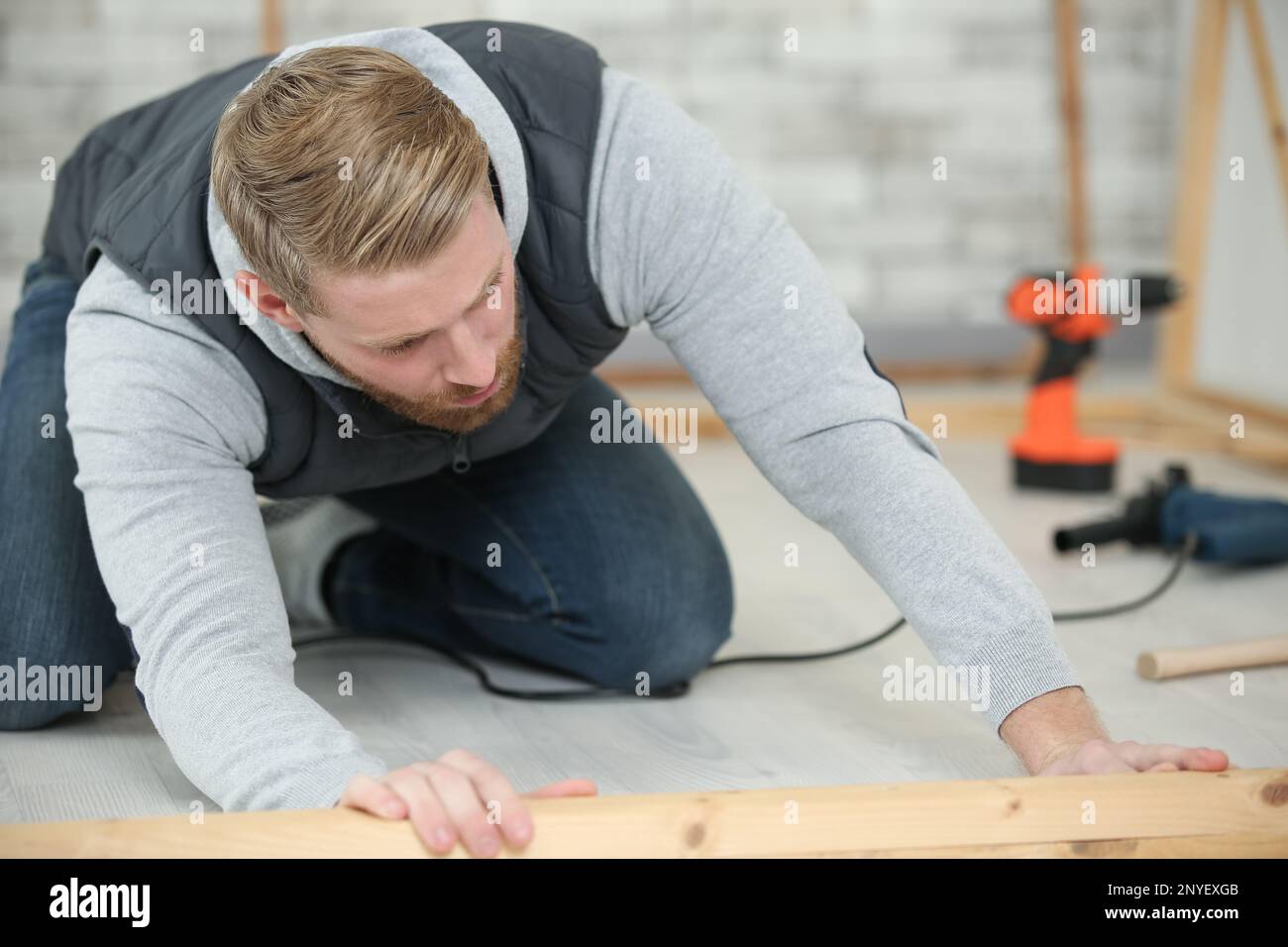 craftsman measuring a plank of wood with a spirit level Stock Photo - Alamy