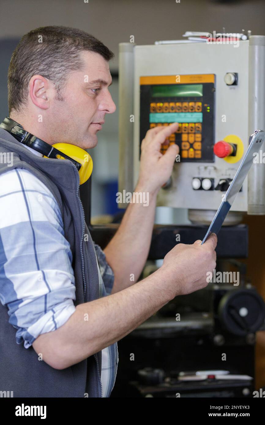 factory worker is programming a cnc milling machine Stock Photo - Alamy