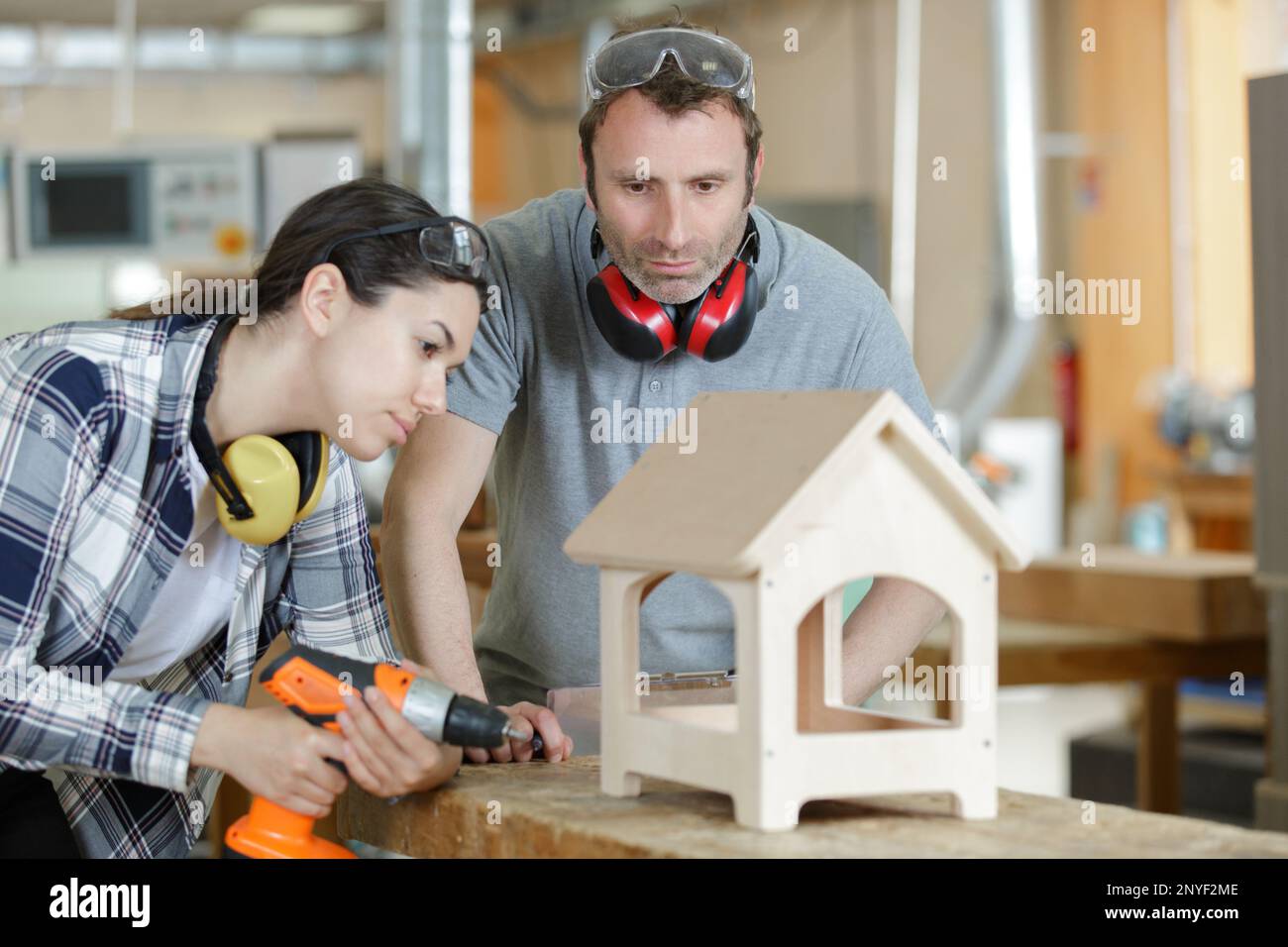 Instruction in woodworking hi-res stock photography and images - Alamy