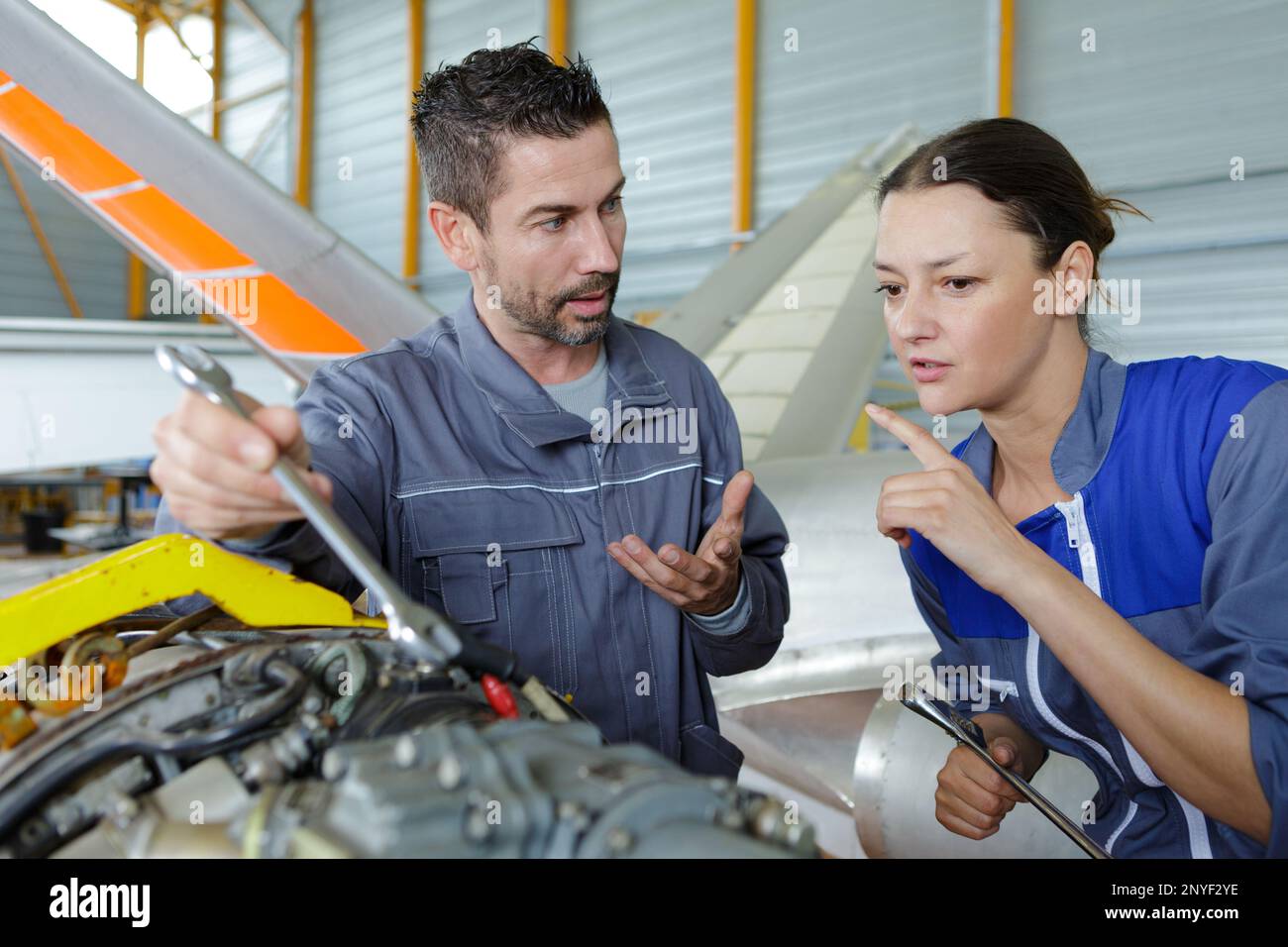 Look at the mechanics hi-res stock photography and images - Alamy