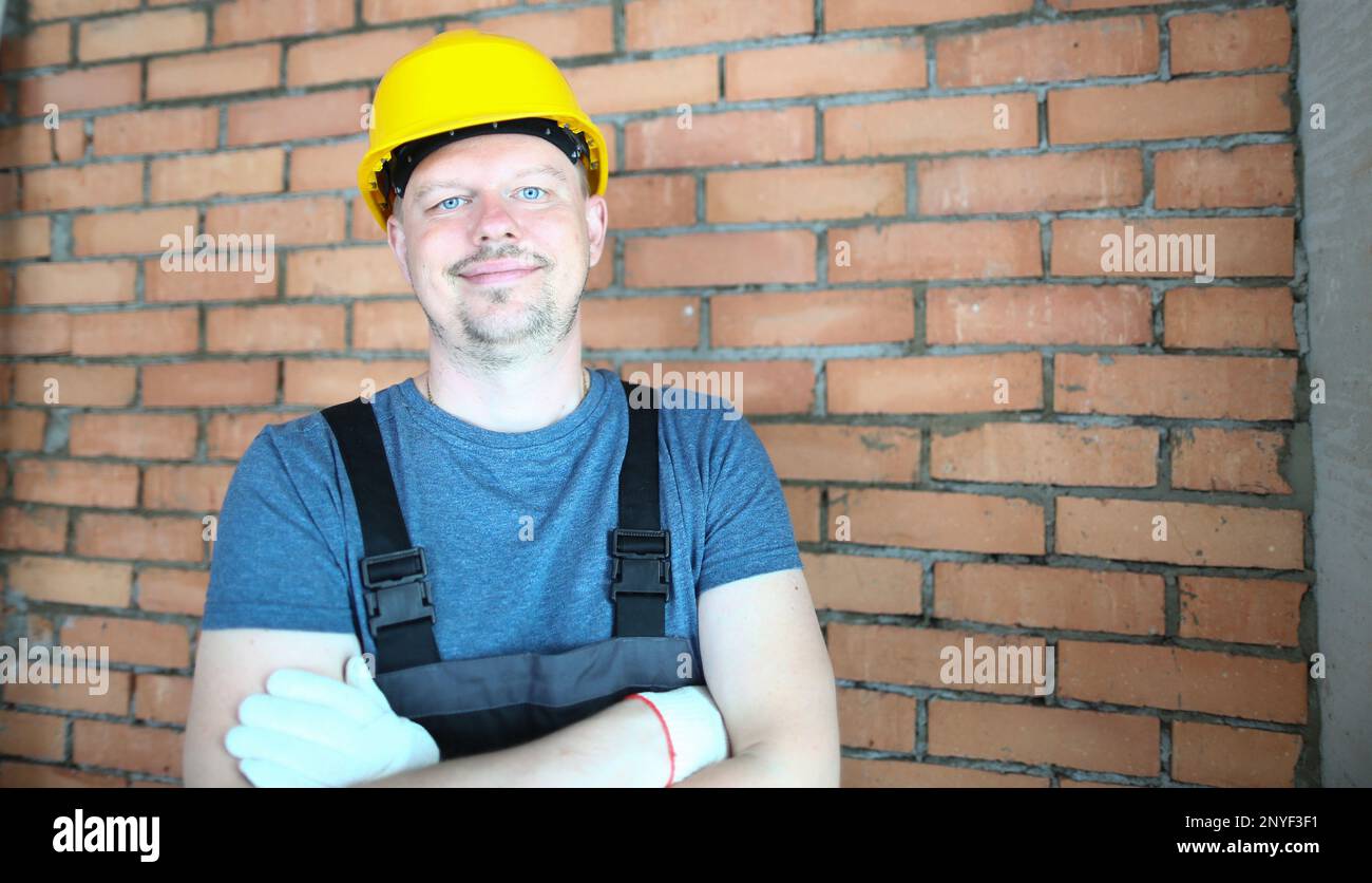Smiling handsome young builder hi-res stock photography and images - Alamy