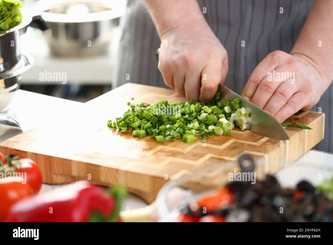 Chef cutting spring onions knife hi-res stock photography and images ...