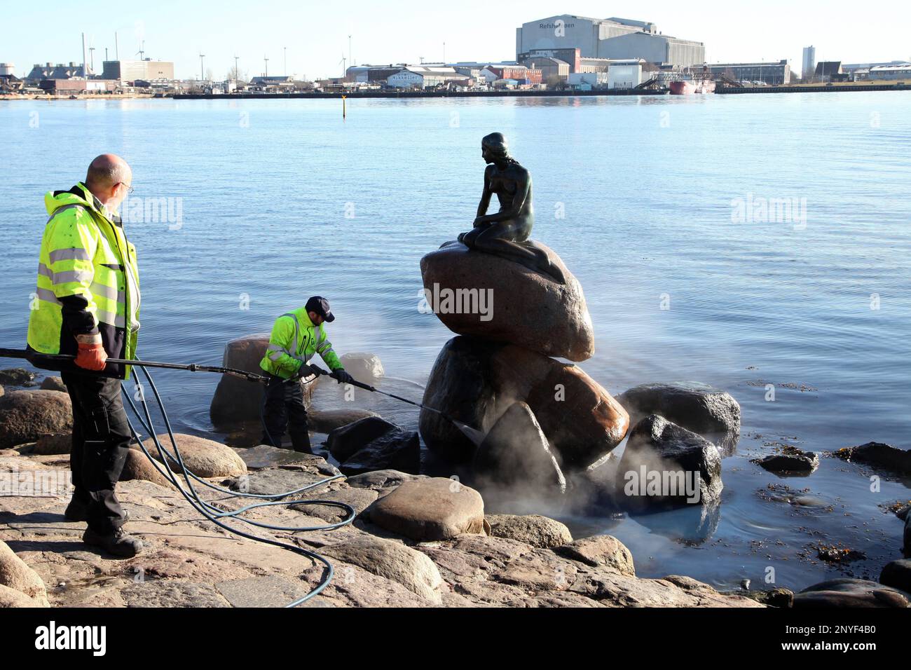 Kopenhagen, Denmark. 02nd Mar, 2023. Cleaners clean the base of the ...