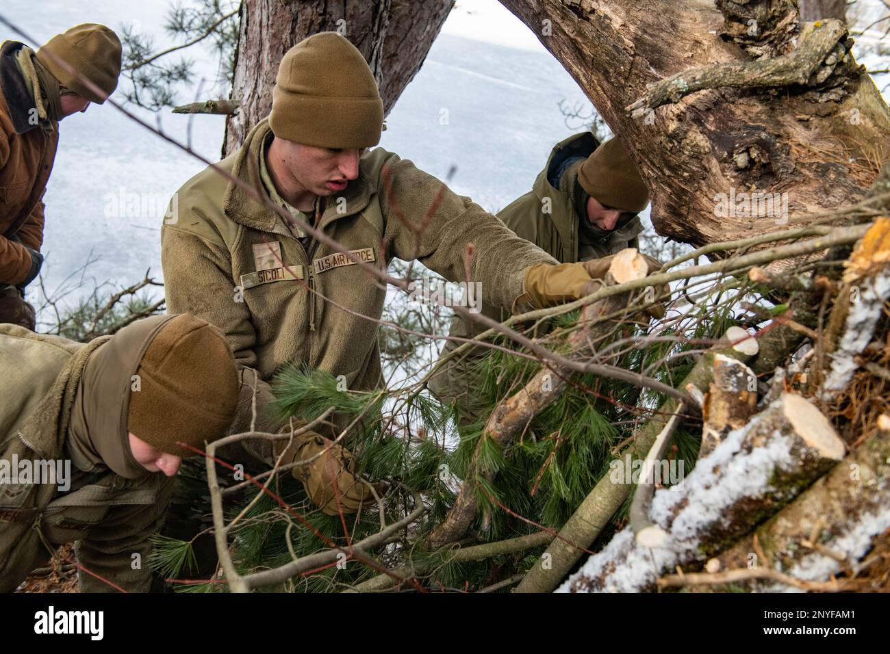 U.S. Air Force Airmen from the 290th Joint Communications Support ...
