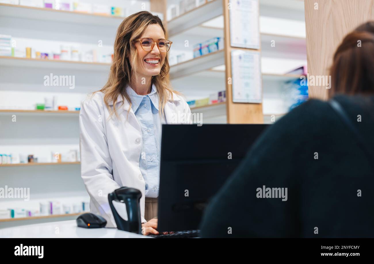 Pharmacist counter hi-res stock photography and images - Alamy