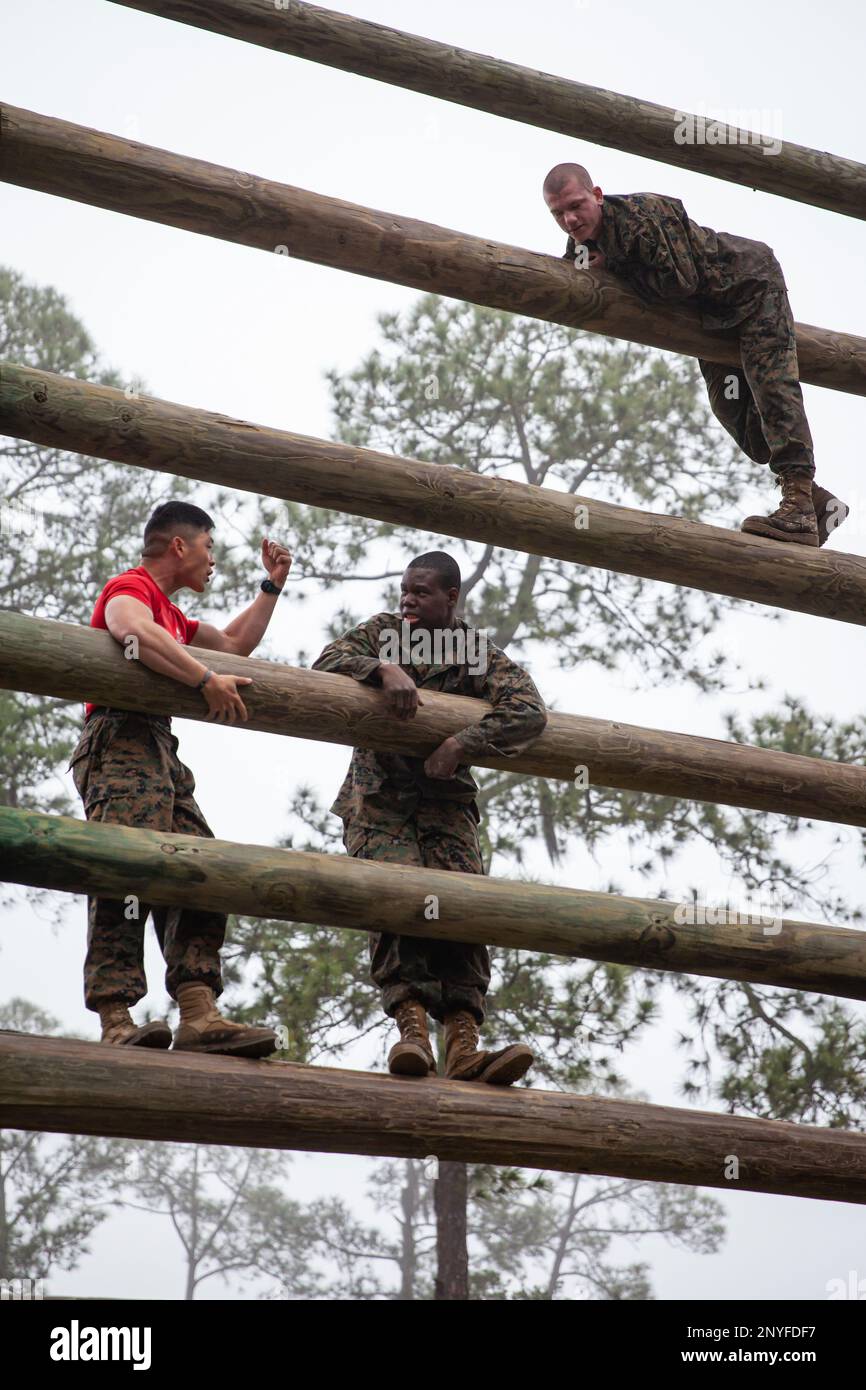 Recruits with Delta Company, 1st Recruit Training Battalion navigate ...
